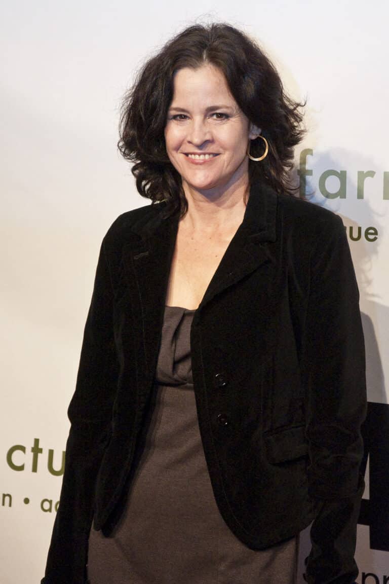 Ally Sheedy Height, Age, Body Measurements, Wiki | CELEBRITIES BODY SIZE